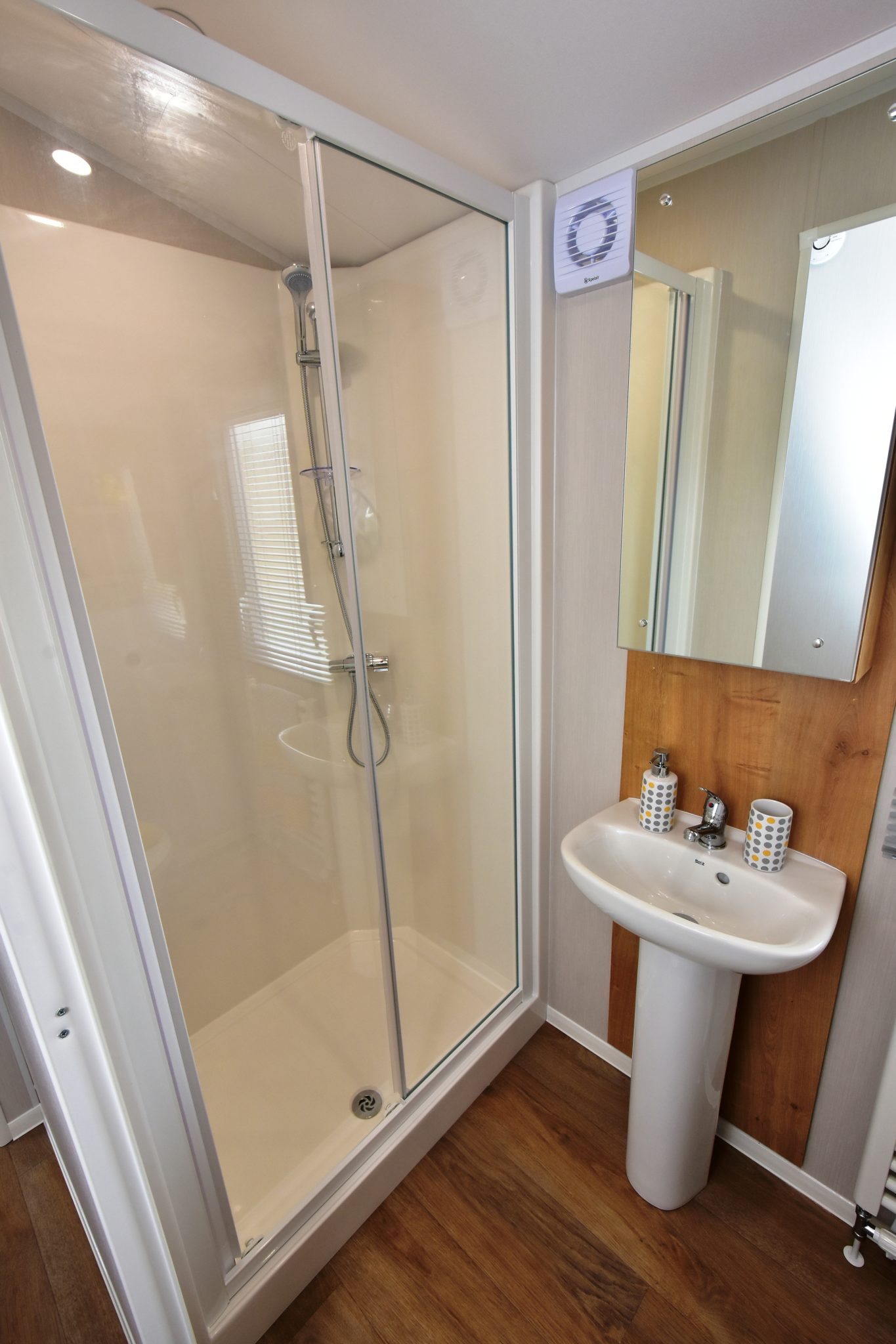 2020 Willerby Kelston static caravan family bathroom - Leisuredays News