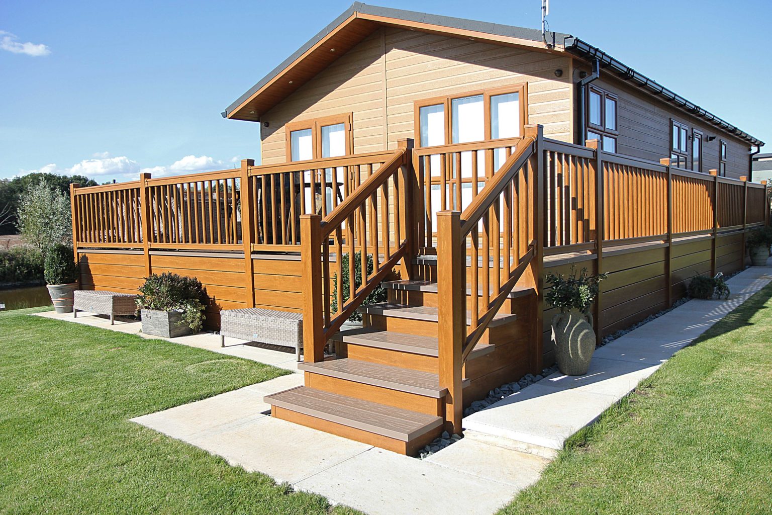 A guide to static caravan decking - Leisuredays News