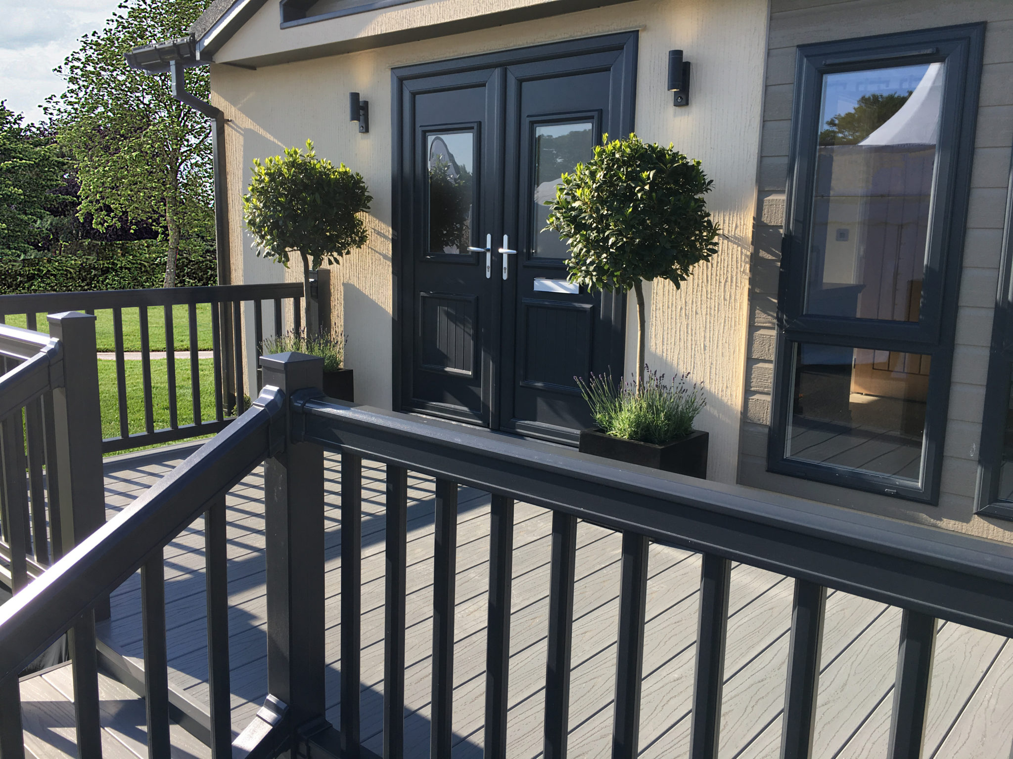 A guide to static caravan decking - Leisuredays News