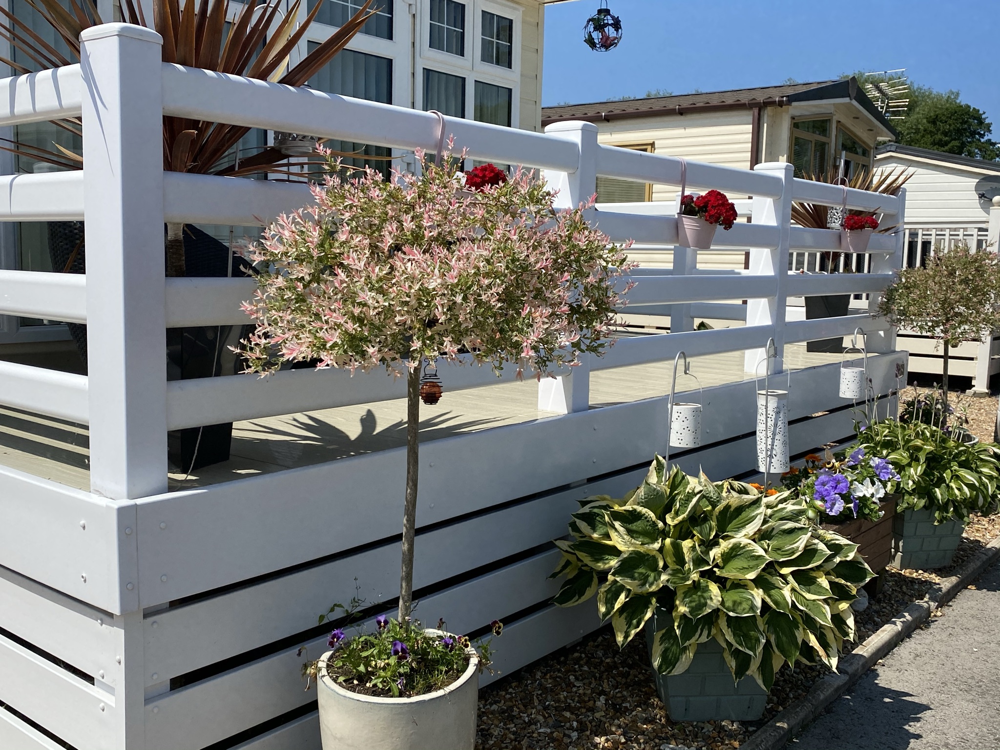 Tips for dressing up your static caravan decking - Leisuredays News