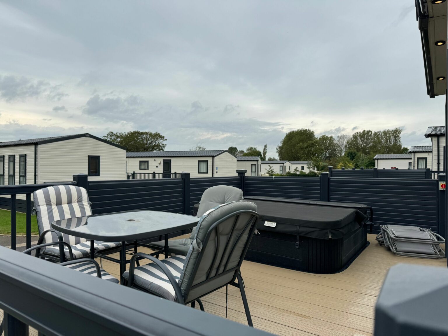 Choosing the perfect patio set for your holiday caravan - Leisuredays News